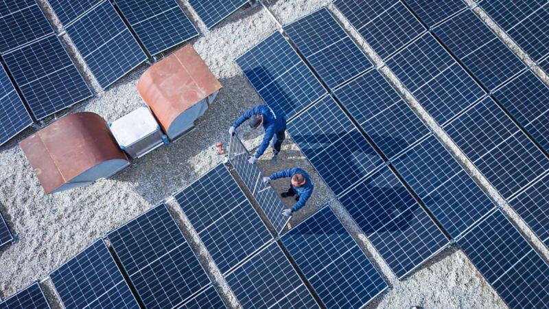 Yakin-Arena: Photovoltaik von Helion